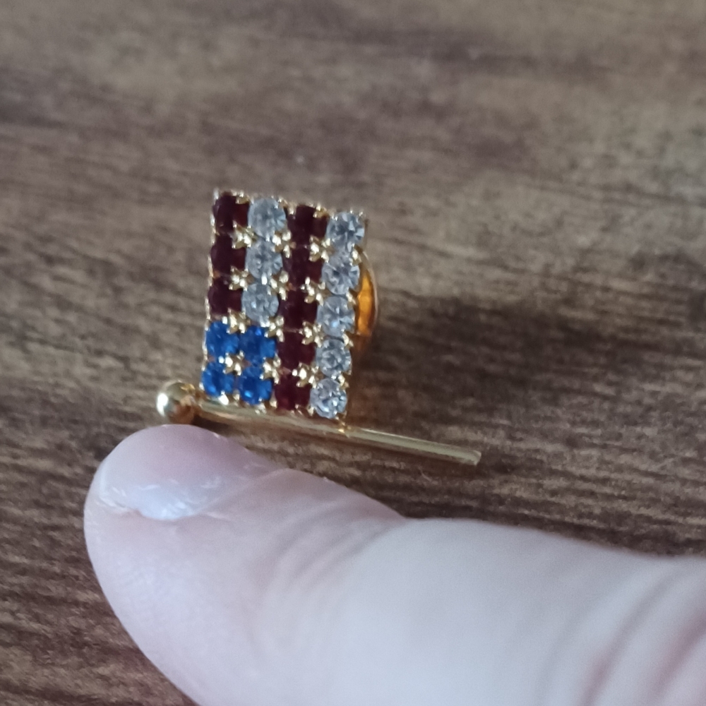 Flag Pin W/ Crystals - Gem